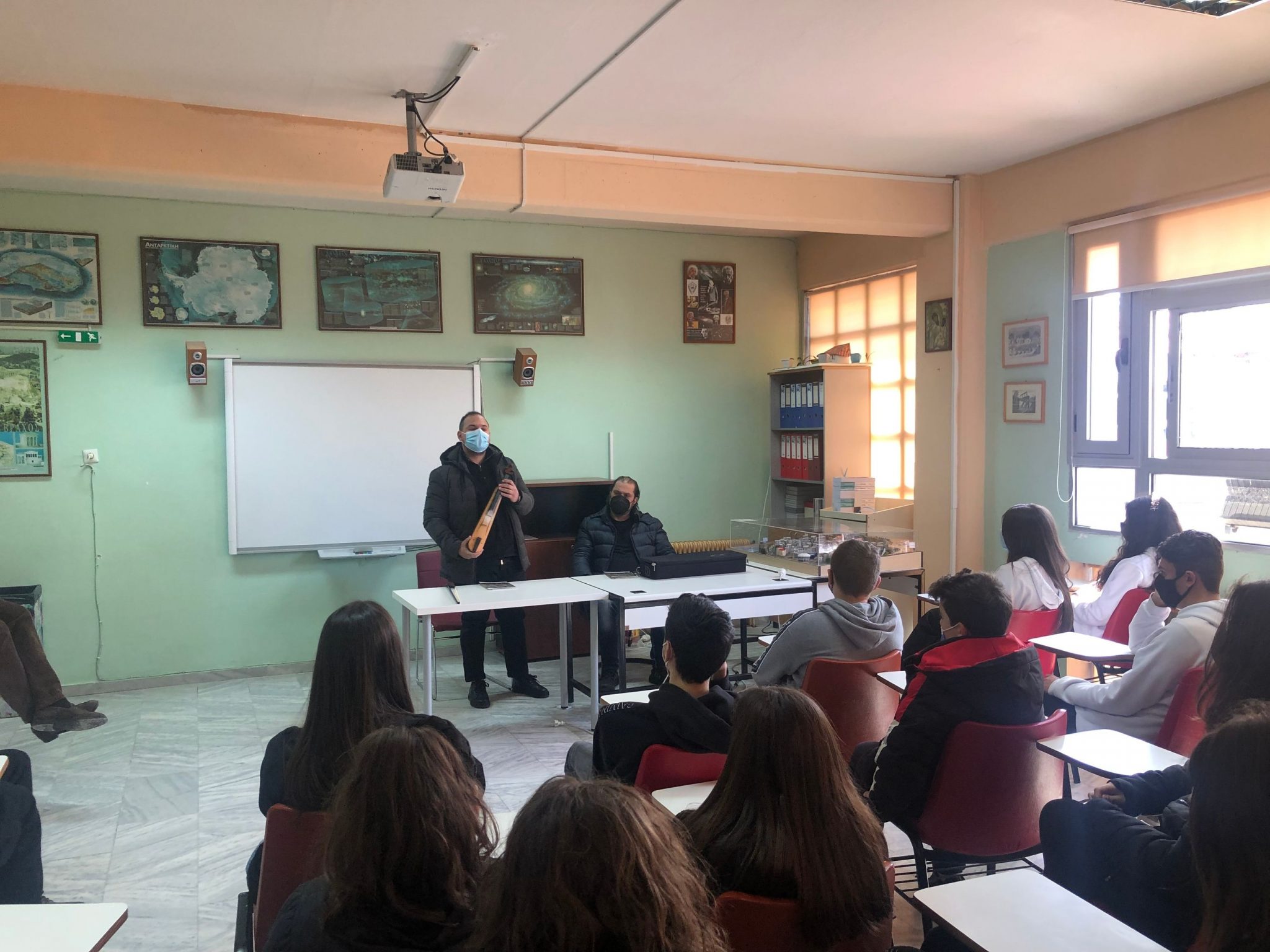 ΕΚΔΗΛΩΣΗ ΣΤΟ ΓΥΜΝΑΣΙΟ ΤΟΥ ΕΛΛΗΝΙΚΟΥ ΚΟΛΛΕΓΙΟΥ ΓΙΑ ΤΗΝ ΠΟΝΤΙΑΚΗ ΜΟΥΣΙΚΗ ...